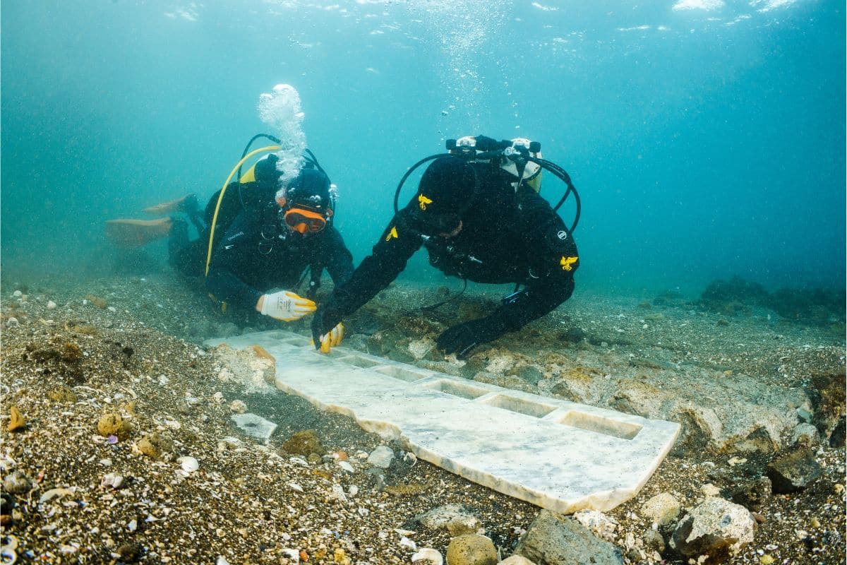 Underwater Research in the Submerged Roman Harbour of Puteoli - Ancient ...